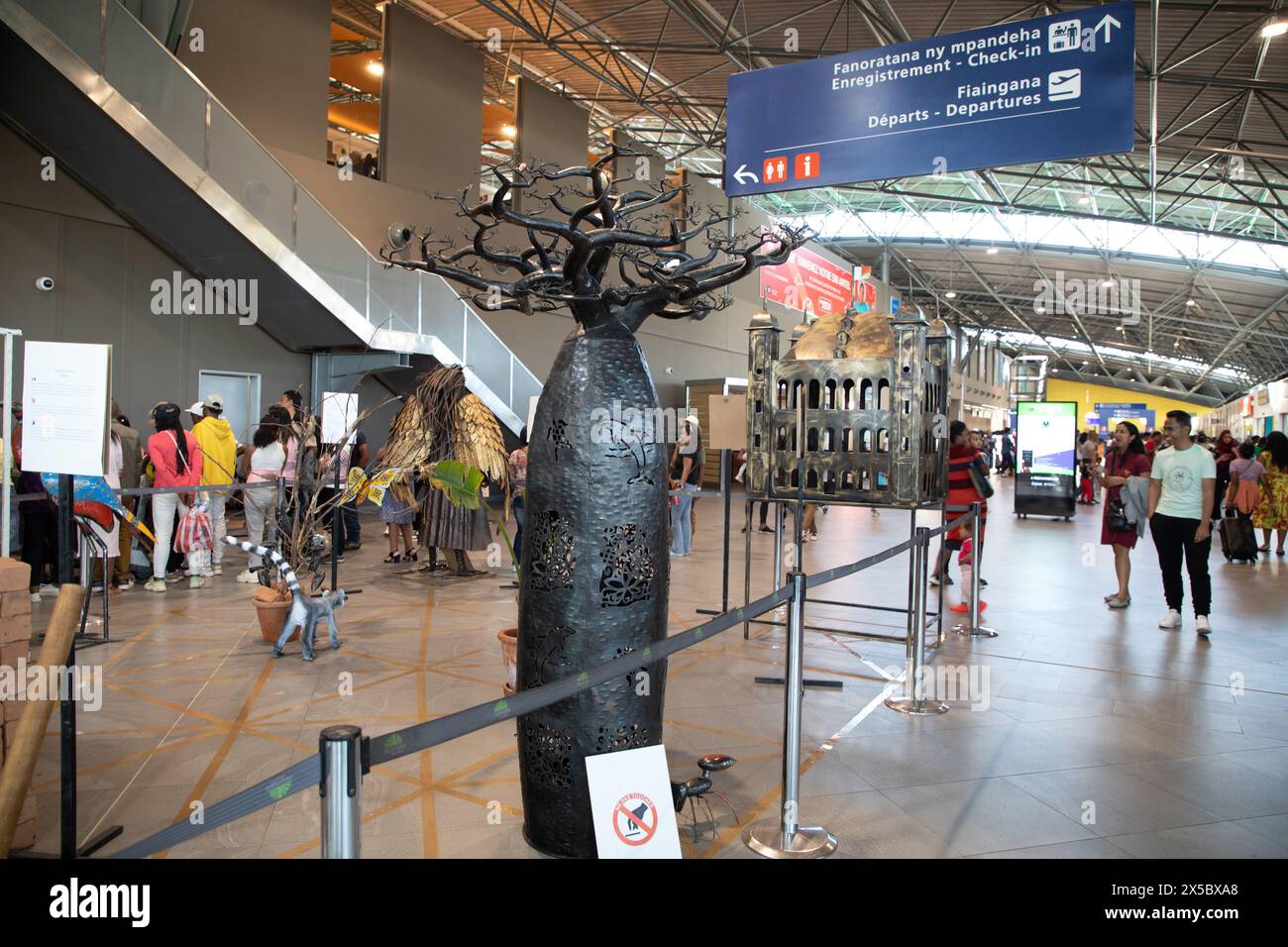 Antananarivo, Madagascar 07 oktober 2023. central entrance and facade ...