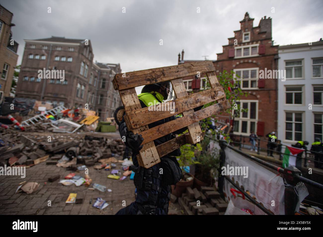 8th May 2024, Amsterdam, The Netherlands. Police dispose of barricades ...