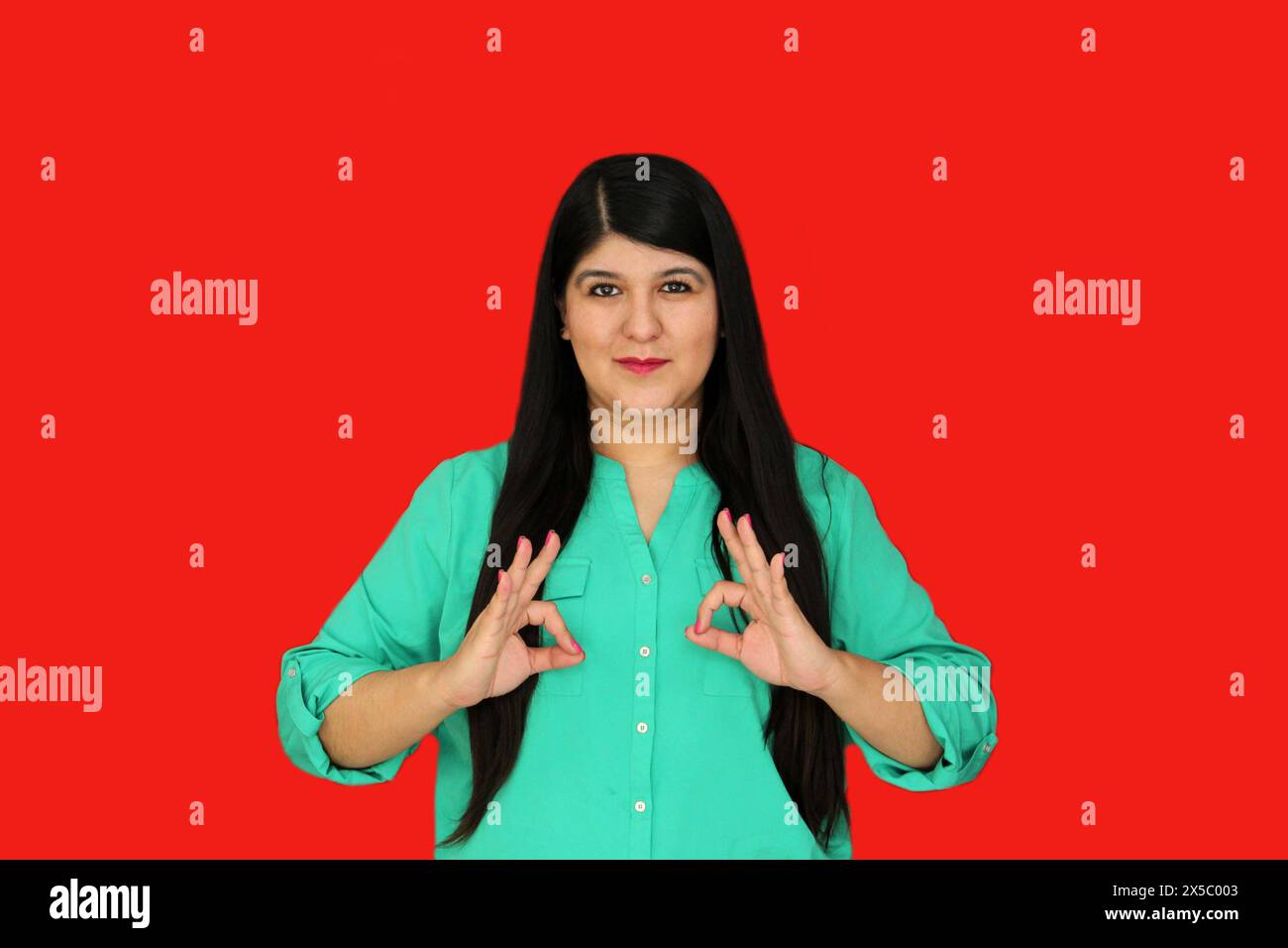 30-year-old Latina woman uses Mexican Sign Language from the deaf ...