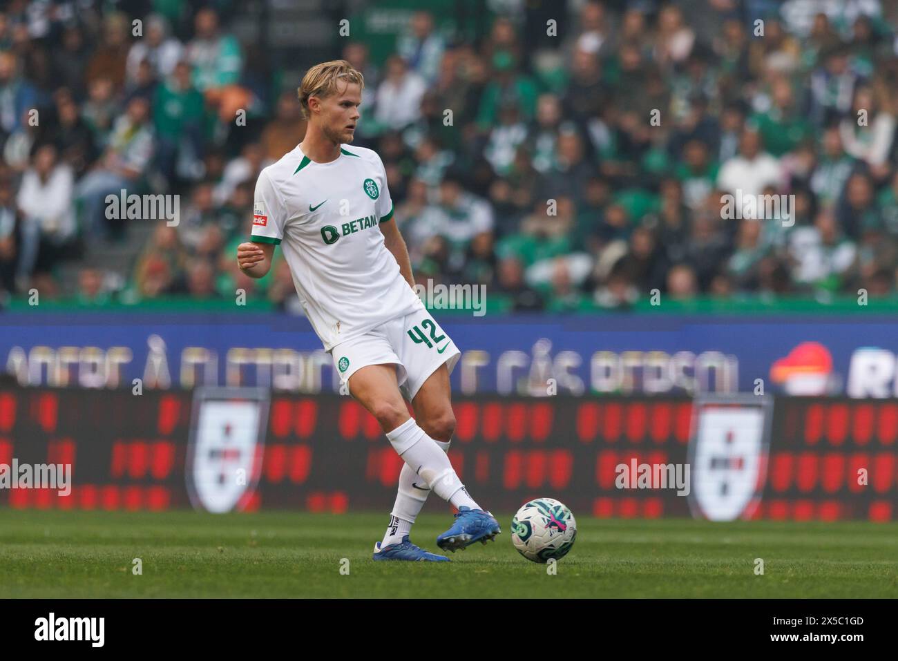 Morten Hjulmand of Sporting CP in action during the Liga Portugal game ...