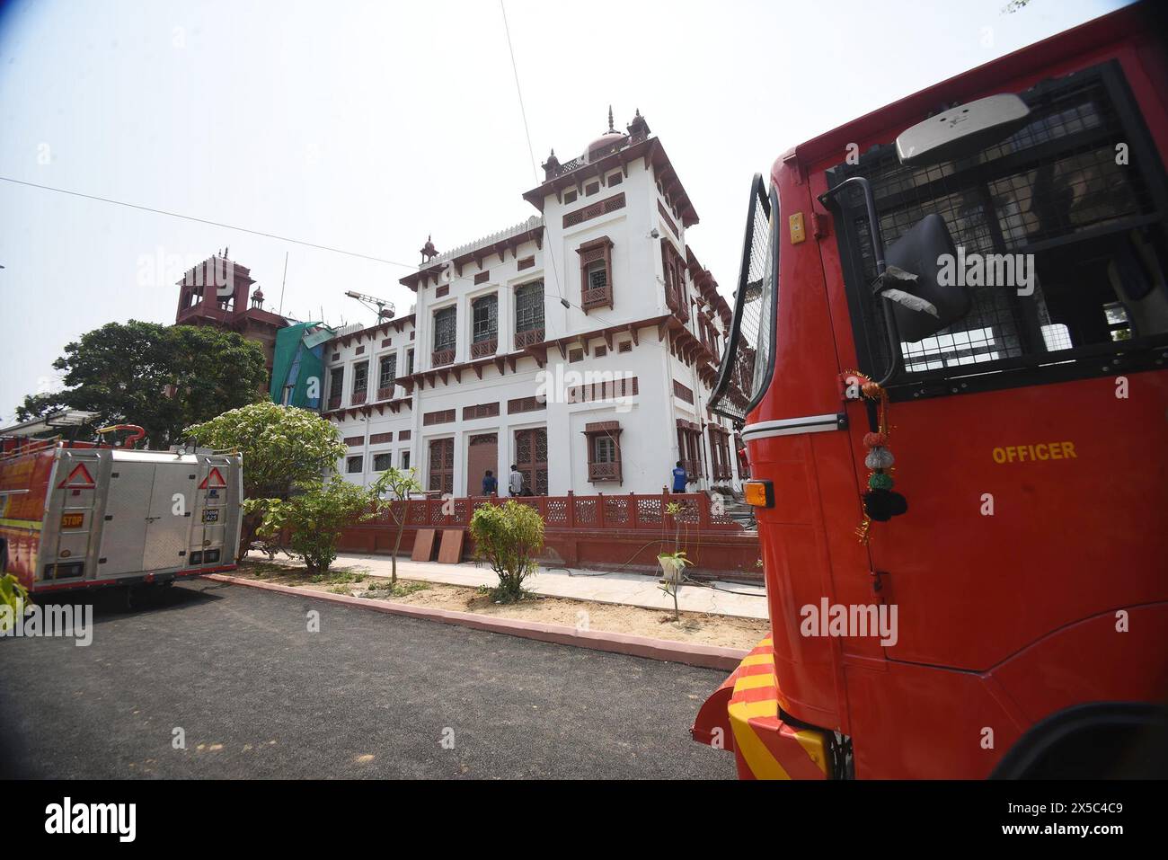 Patna, India. 08th May, 2024. PATNA, INDIA - MAY 8: Fire tenders ...