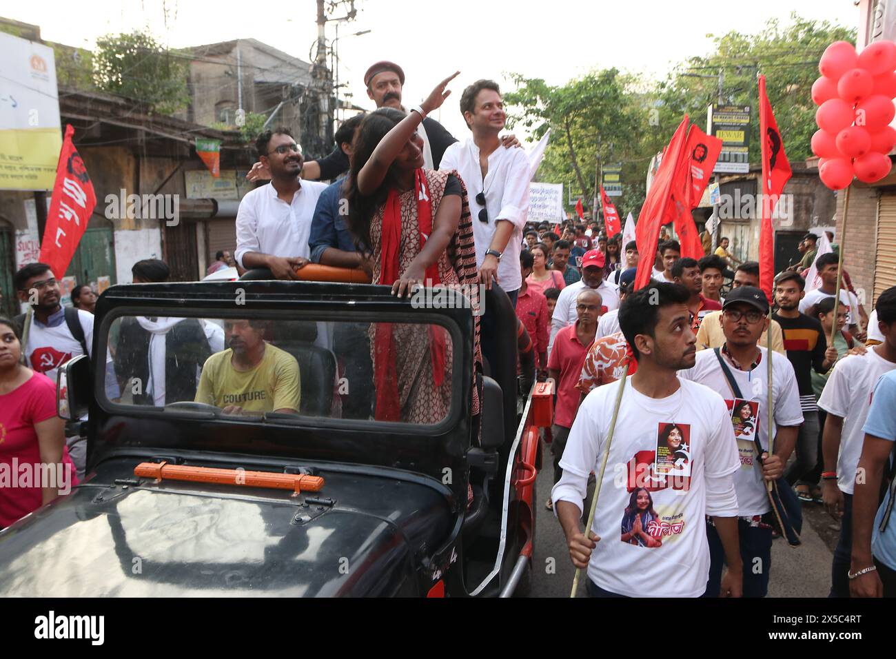 Kolkata, India. 08th May, 2024. Road show of CPI(M) Serampore ...
