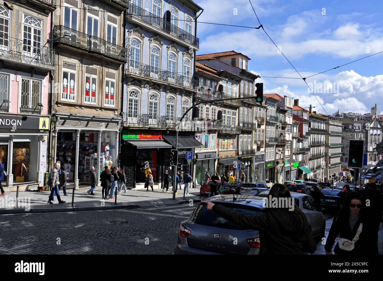 Shopping street in porto hi-res stock photography and images - Alamy