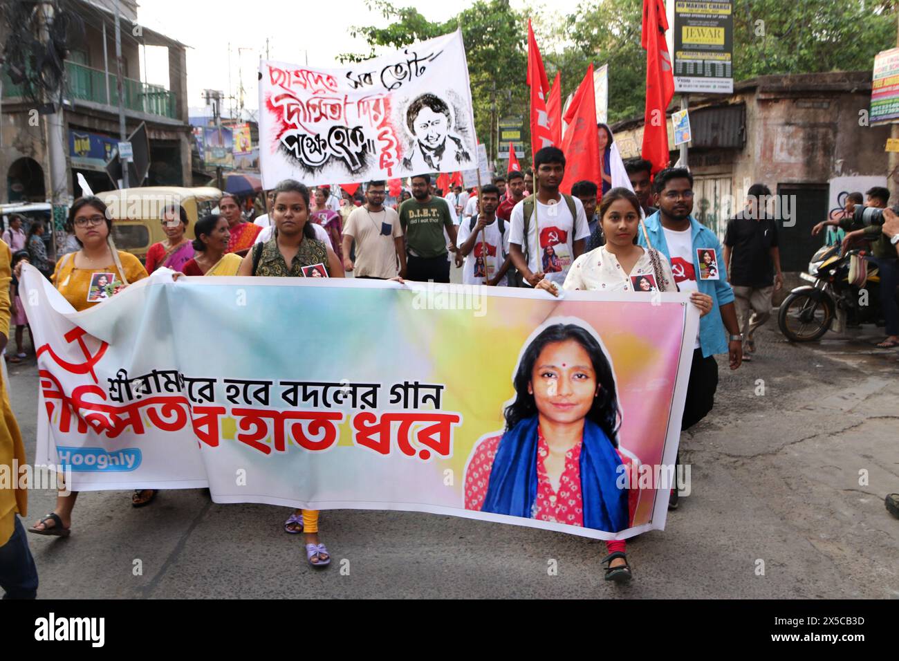 Kolkata, West Bengal, India. 8th May, 2024. Left supporters during an ...