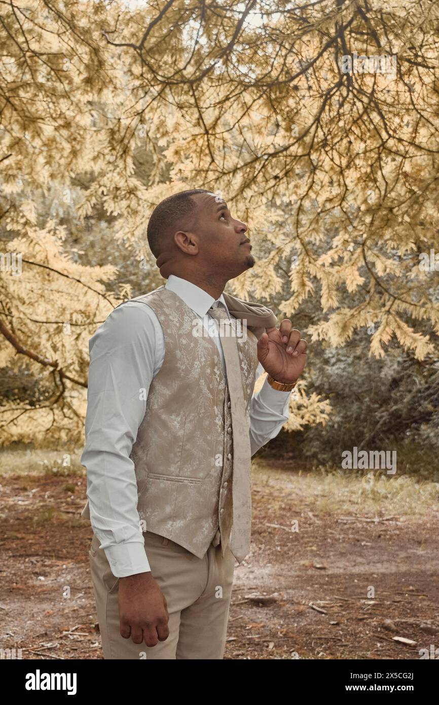 Male face looking left hi-res stock photography and images - Alamy