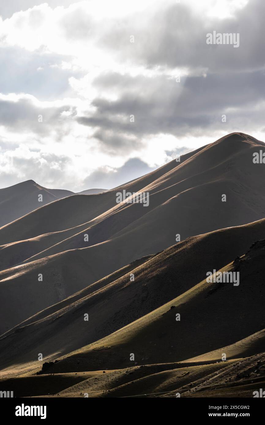 Mountain silhouette and hills in the sunlight, Dramatic mountain ...