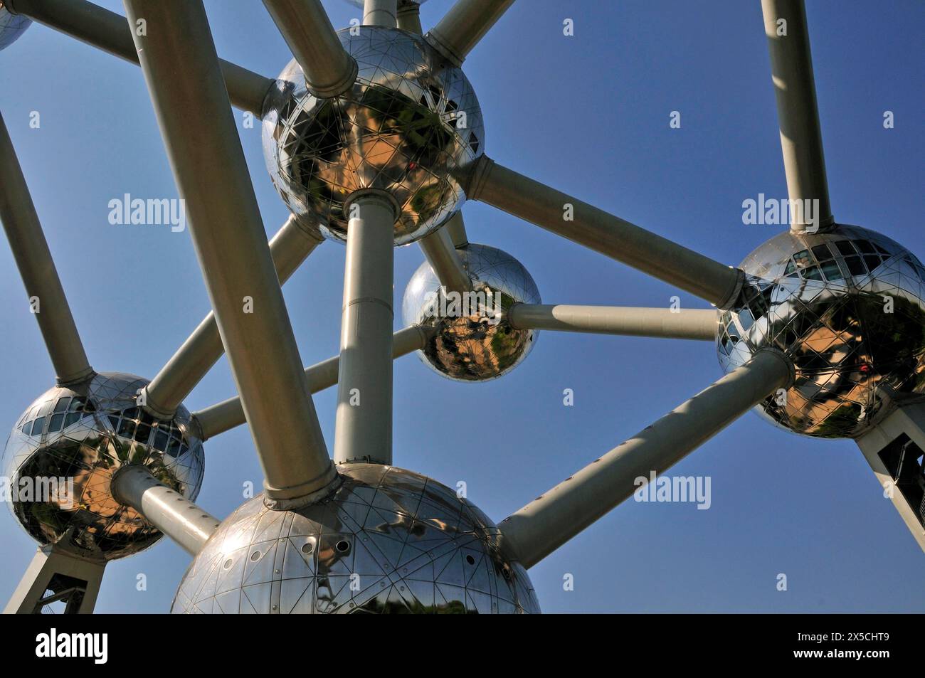 Atomium Built In 1958 For The World Exhibition Uses Nine Atoms To