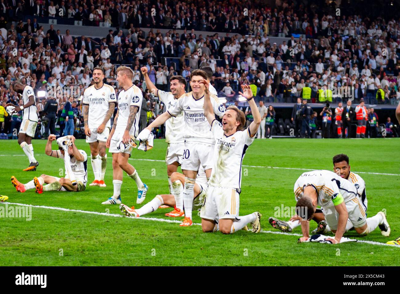 Real madrid vs fc bayern münchen hi-res stock photography and images ...