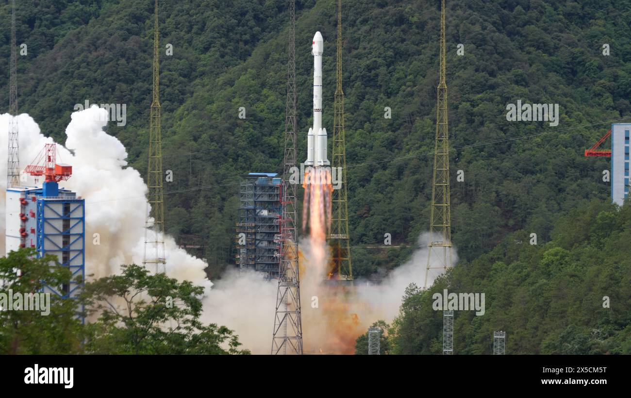 Xichang. 9th May, 2024. A Long March-3B carrier rocket carrying the ...