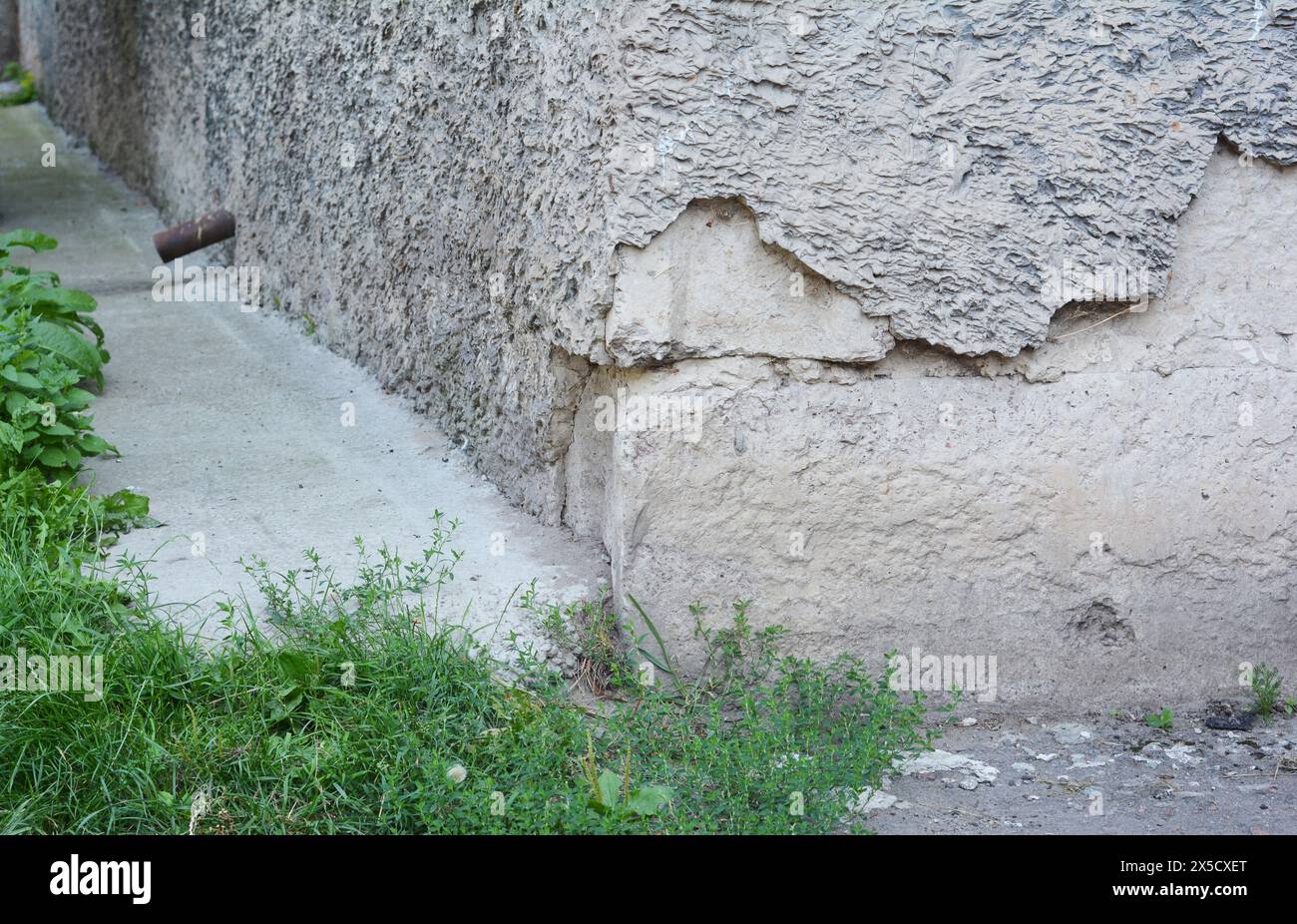 House foundation concrete wall damage and need to repair Stock Photo ...
