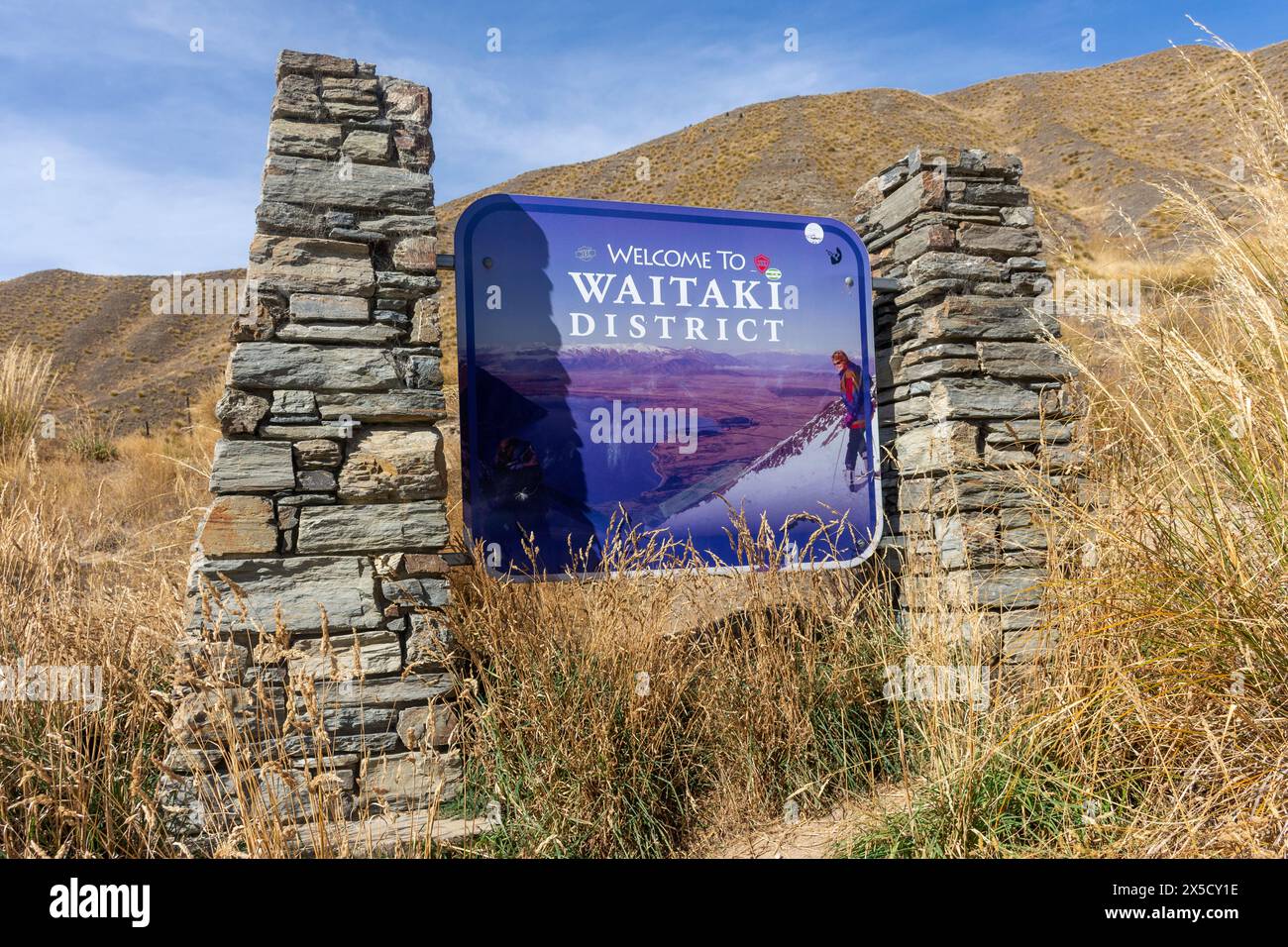 Welcome to Waitaki District sign at Lindis Pass Lookout, Central Otago ...