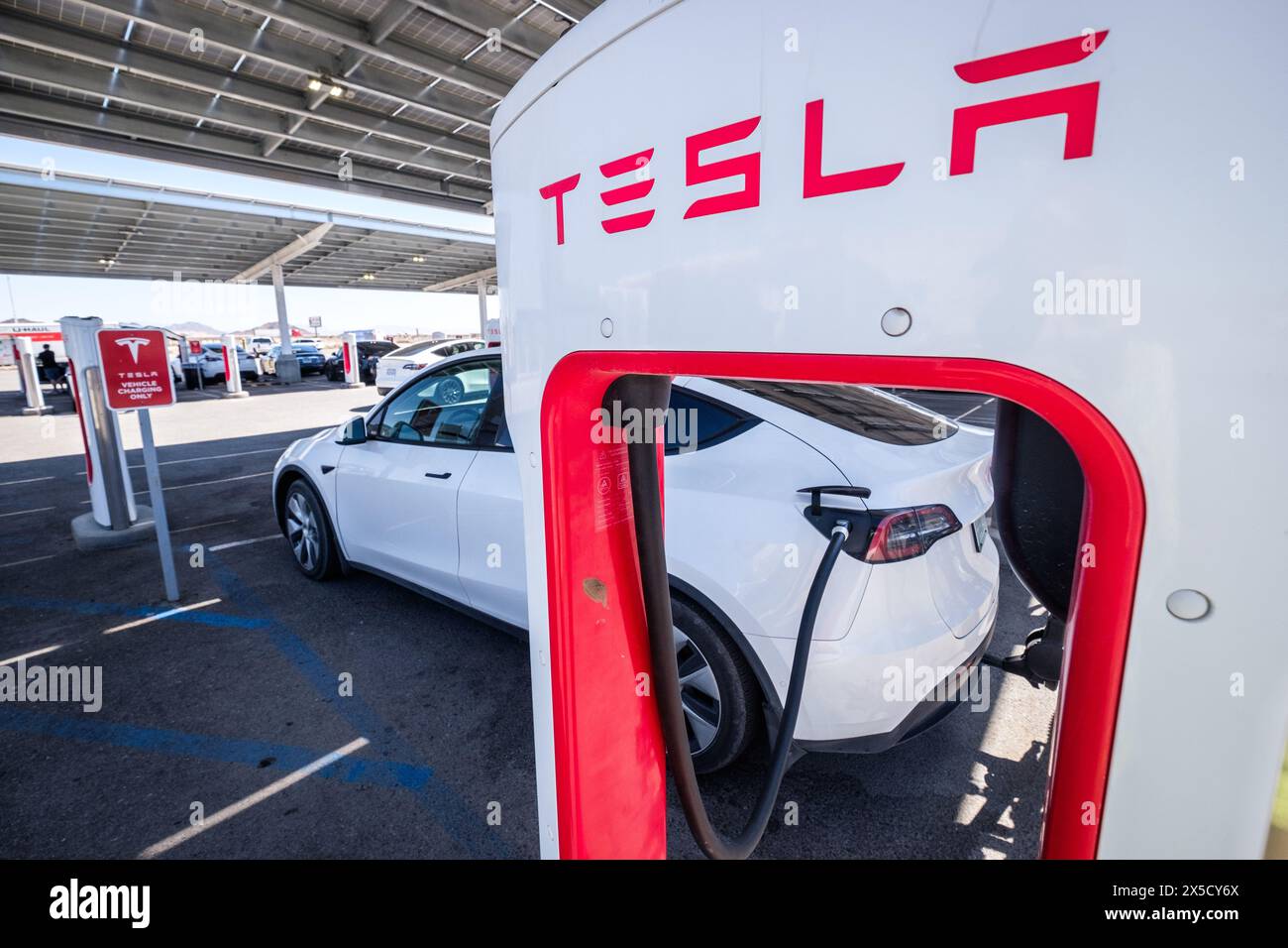 Teslas supercharger network hi-res stock photography and images - Alamy