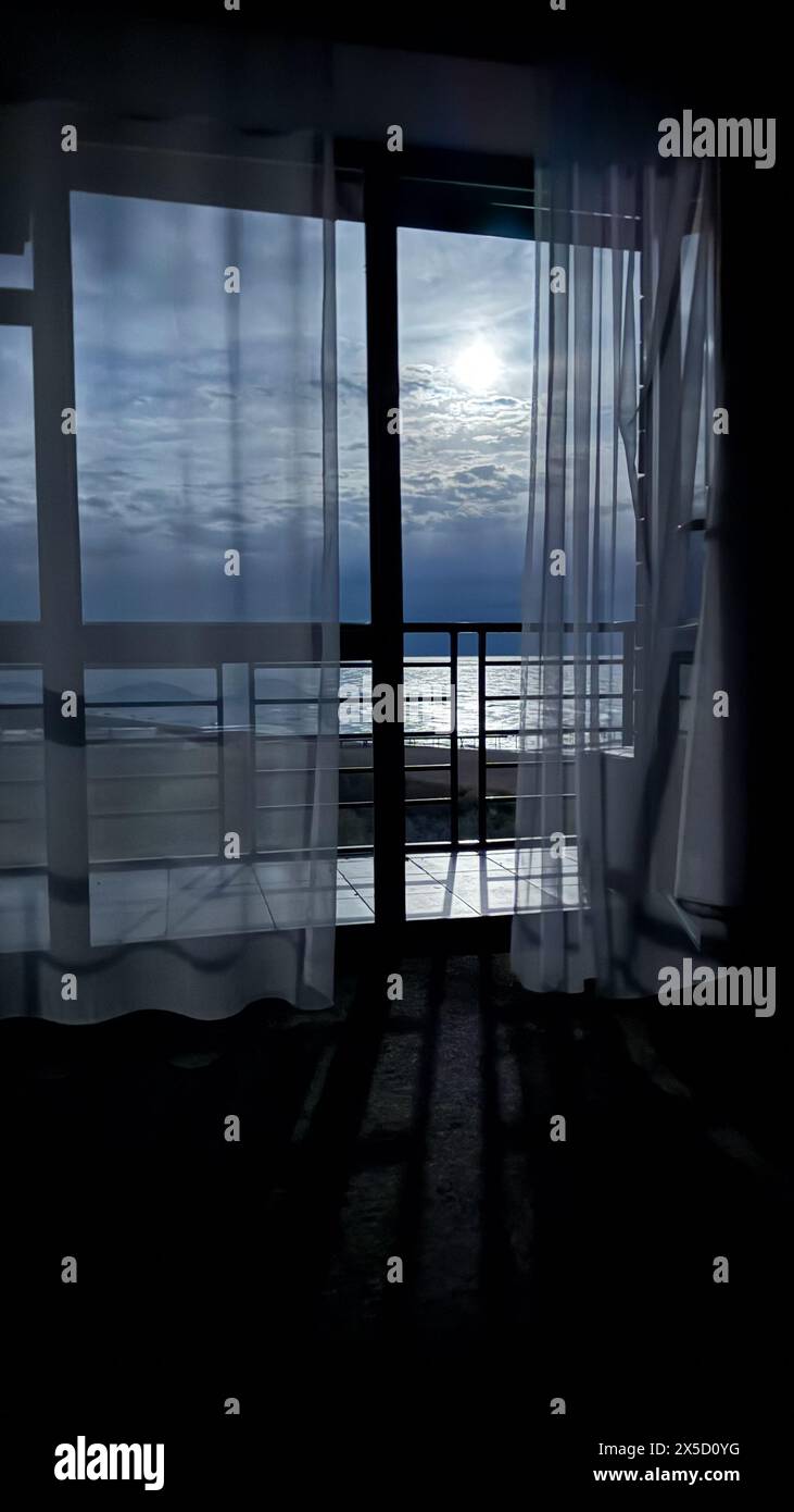 Full moon hotel hi-res stock photography and images - Alamy