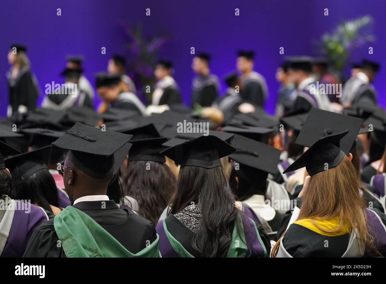 London university students graduation hi-res stock photography and ...