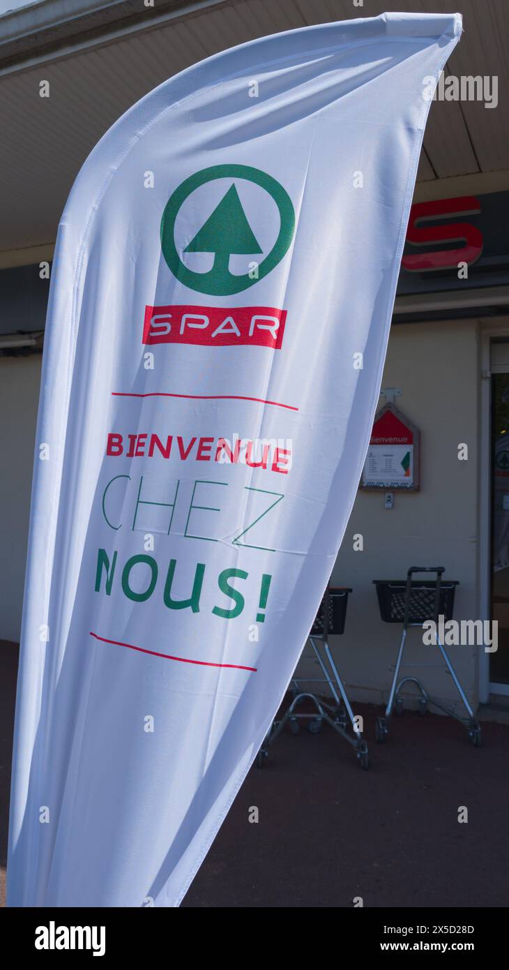 Bordeaux , France - 04 24 2024 : spar sign text and facade logo brand ...