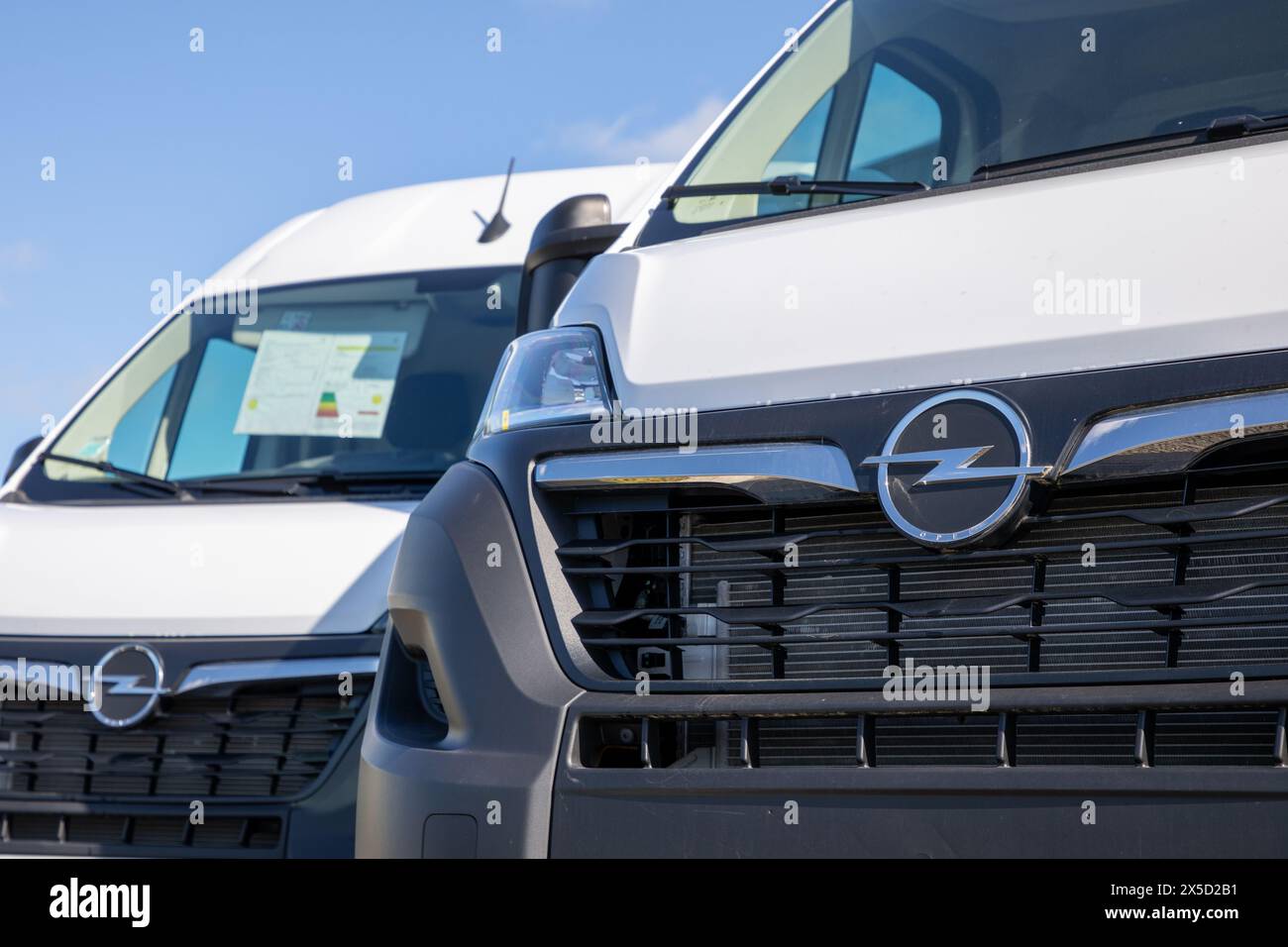 Opel vivaro emblem hi-res stock photography and images - Alamy