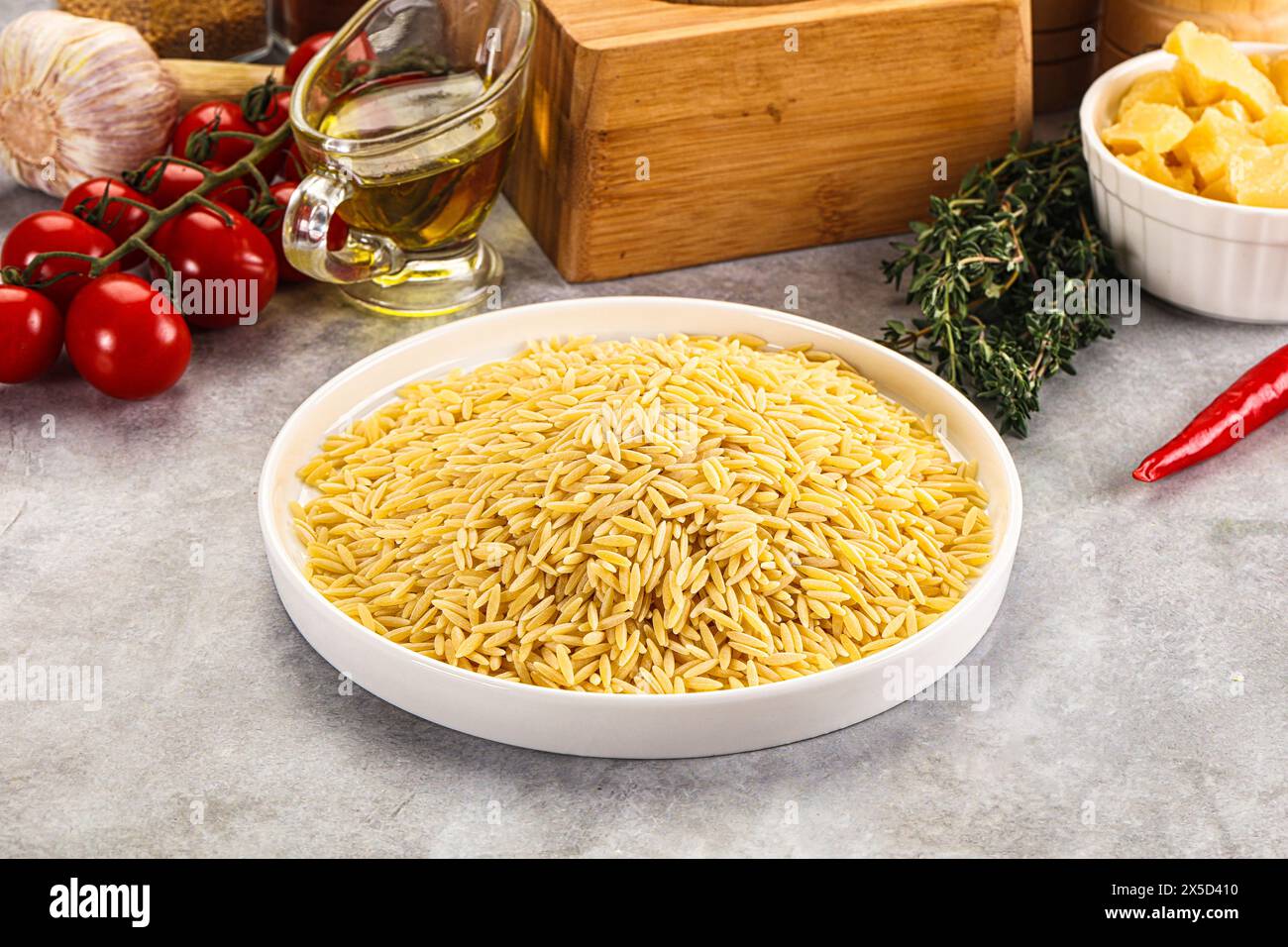 Italian raw dry pasta risoni for cooking Stock Photo - Alamy