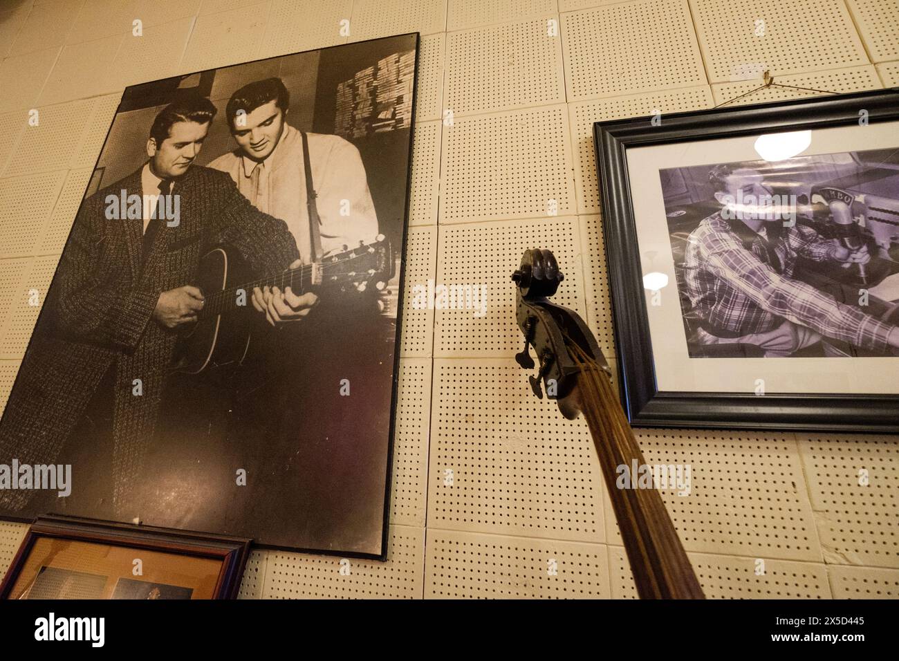 Sam Phillips and Elvis Presley in photo at Sun Studio in Memphis ...