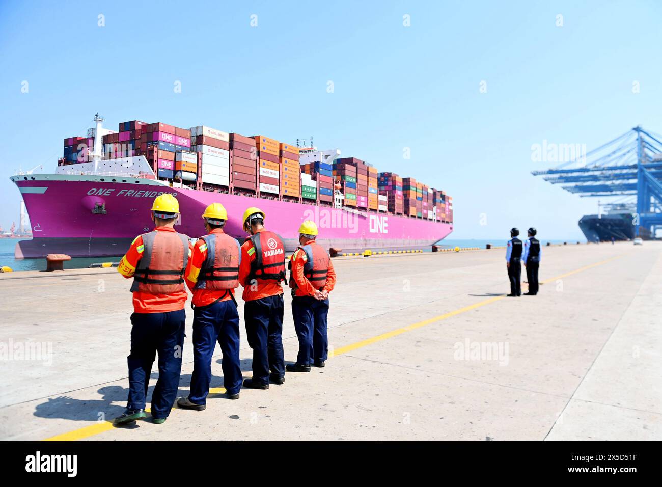 Cargo ship not aground officers hi-res stock photography and images - Alamy