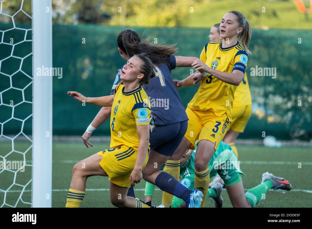 Lund, Sweden. 08th, May 2024. Isabella Fisher (9) of England scores for ...