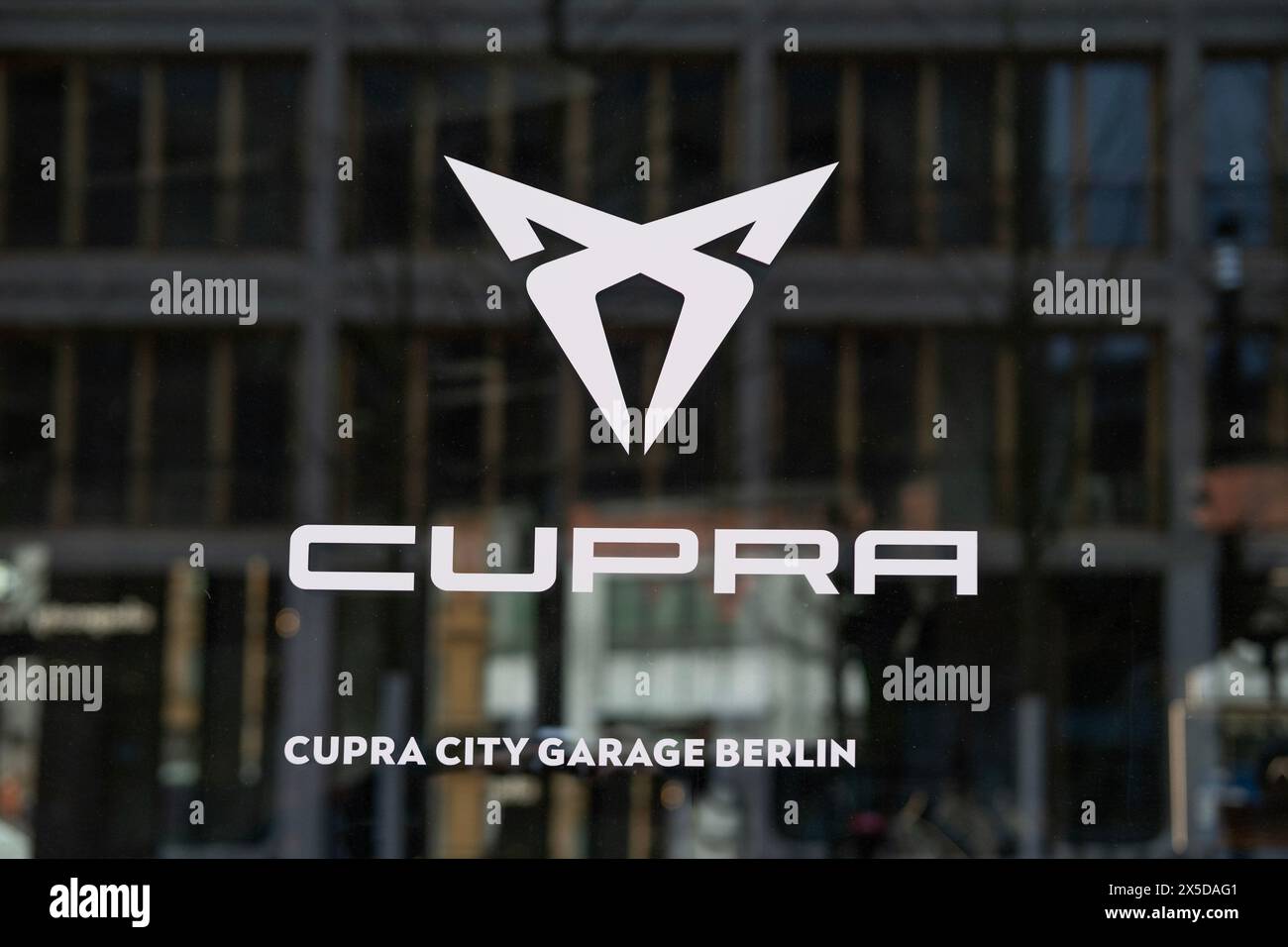 Cupra logo hi-res stock photography and images - Alamy
