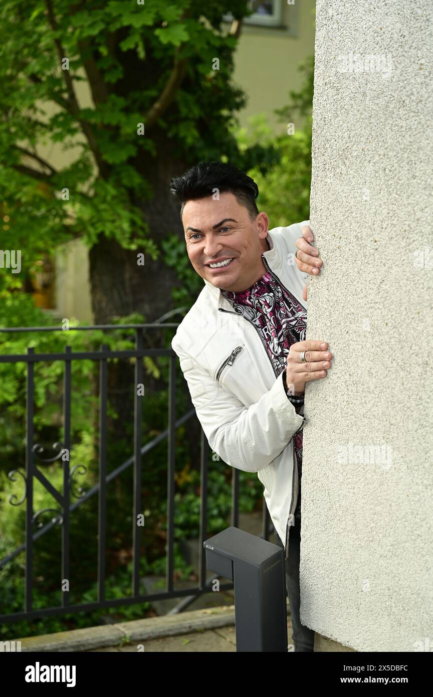 Matthias Mangiapane beim "Balkongeflüster" im Luisenhof. Dresden, 08.05 ...