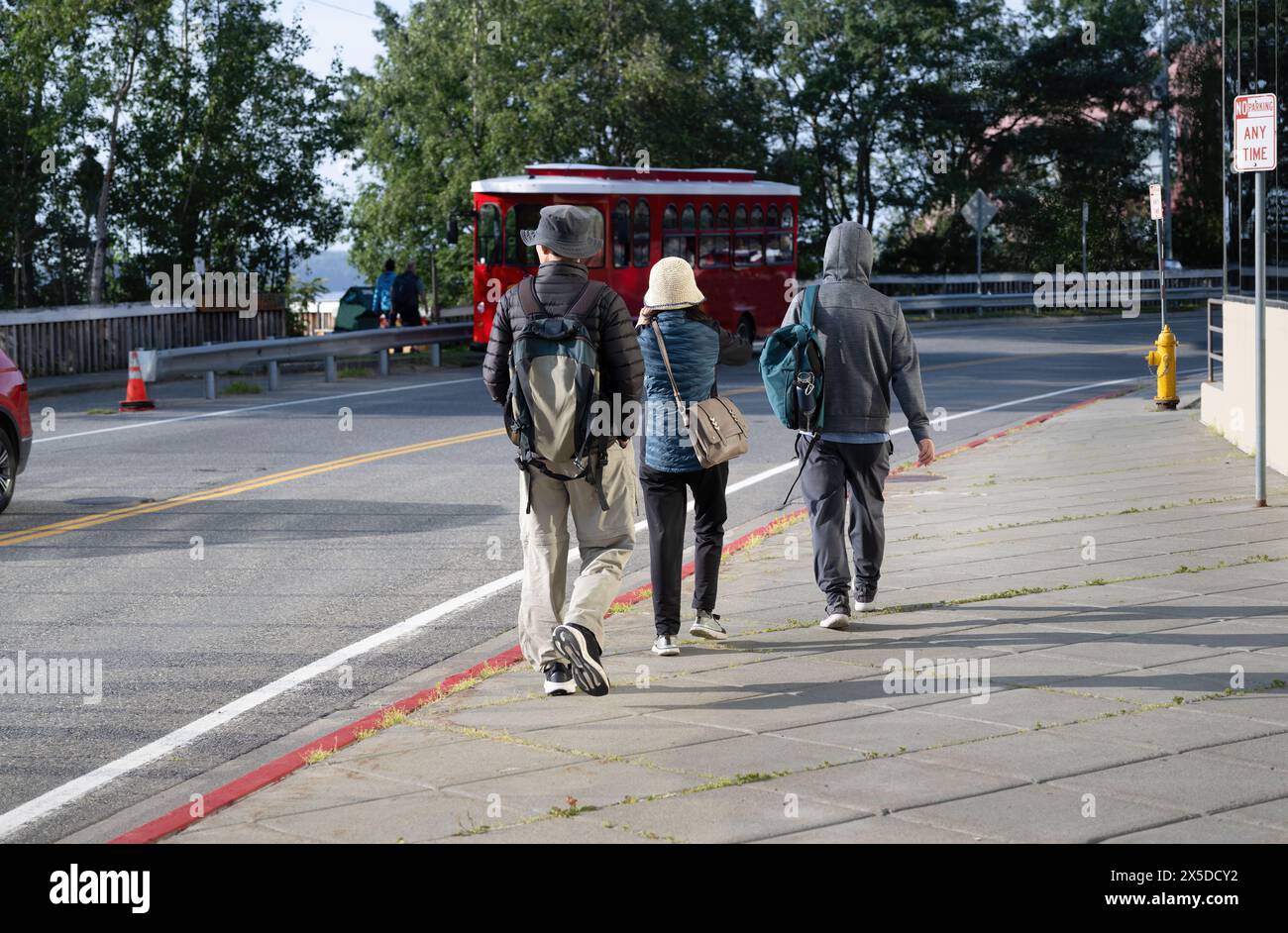 Tourists walking on the pedestrian sidewalk towards Resolution Park ...