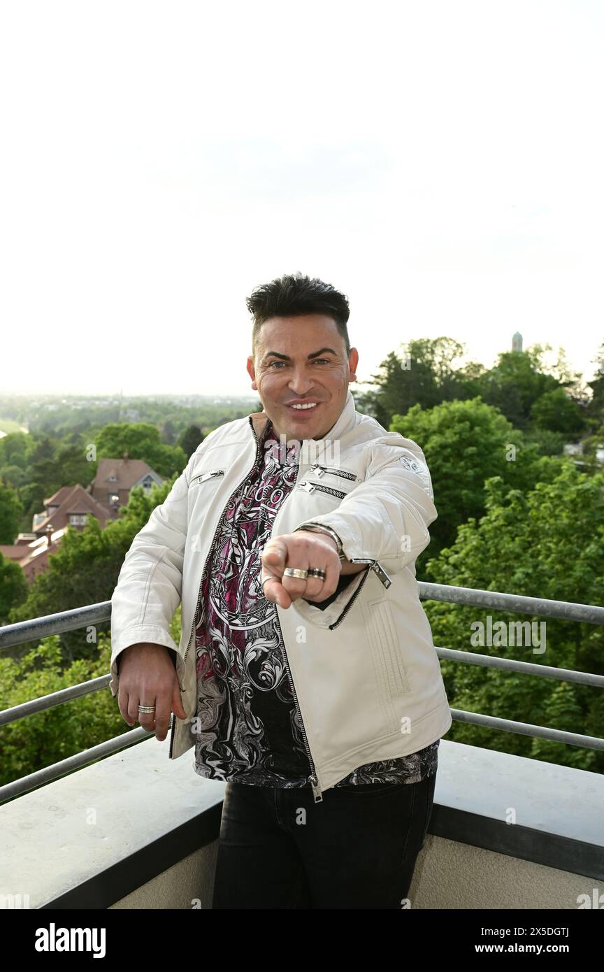 Matthias Mangiapane beim "Balkongeflüster" im Luisenhof. Dresden, 08.05 ...