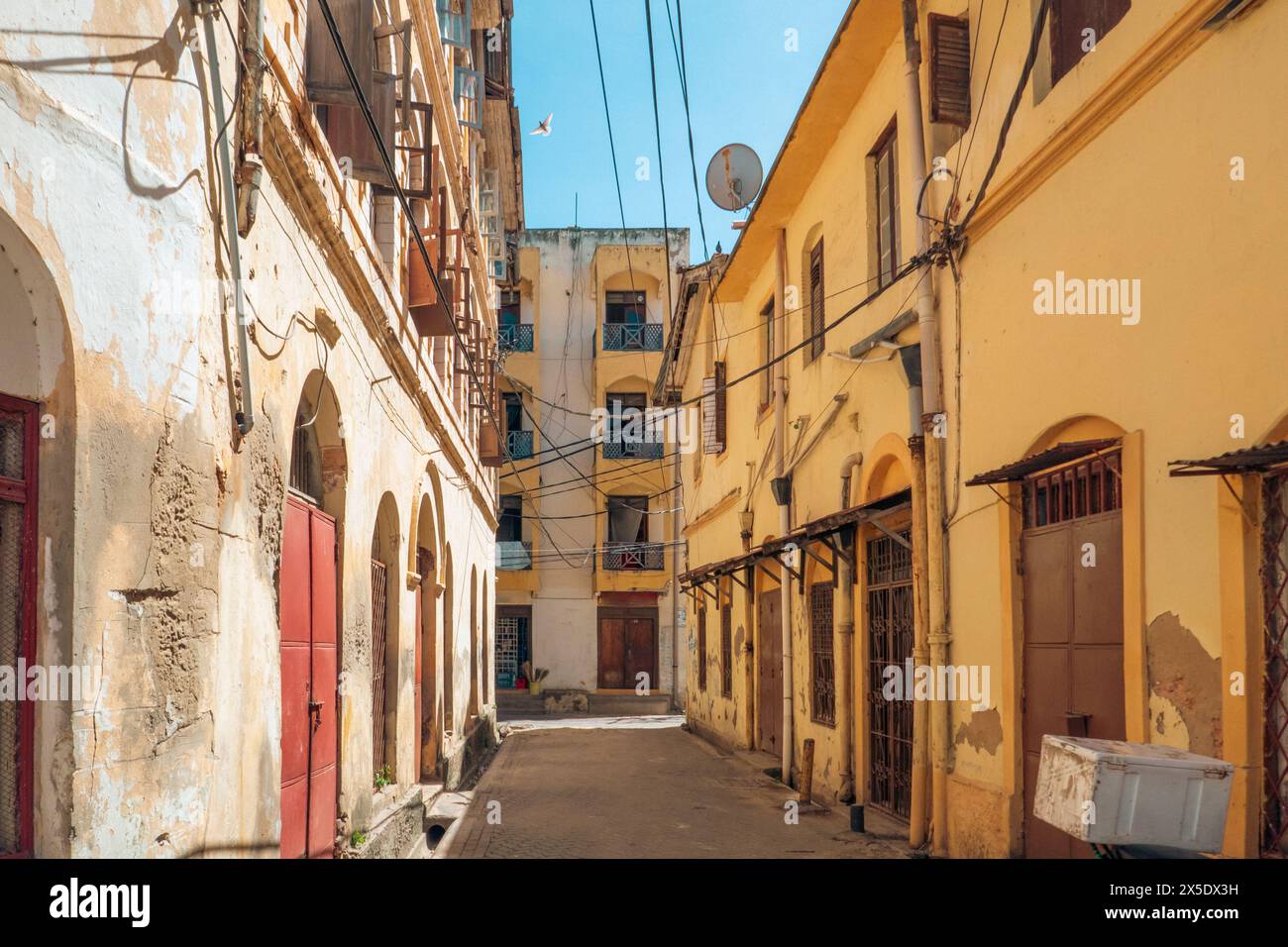 Old buildings in the Old Town of Mombasa in Kenya Stock Photo - Alamy