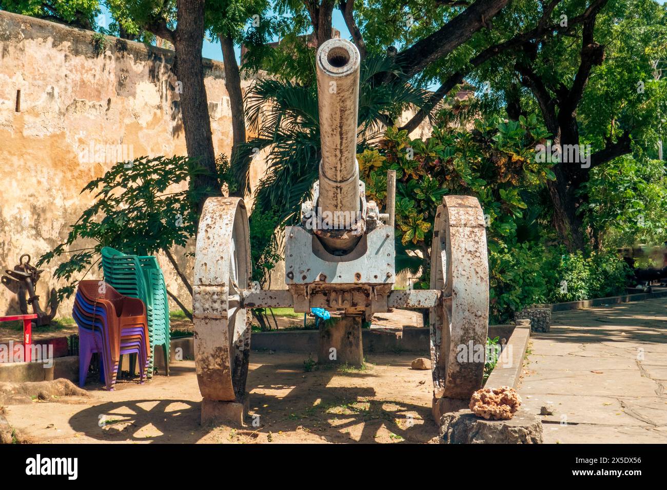 Cannons on the ruins of Fort Jesus in Mombasa, Kenya Stock Photo - Alamy