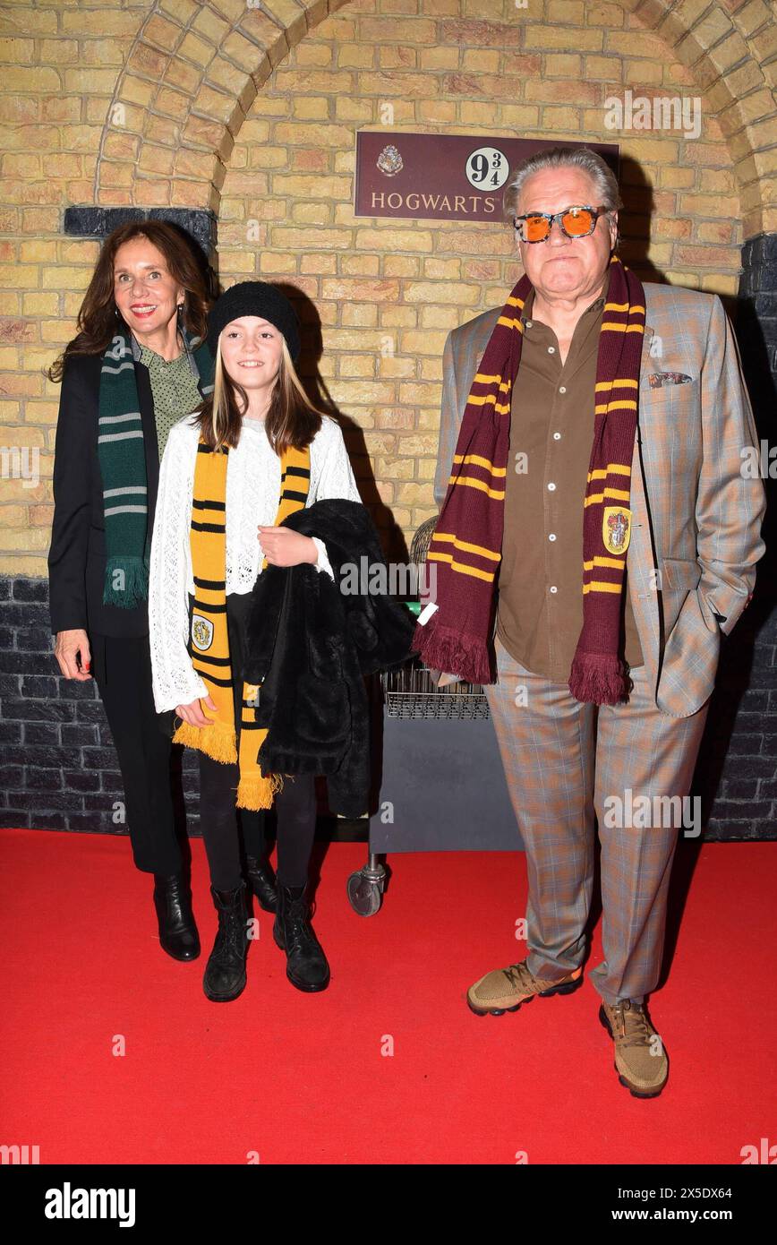 Michael Karin Brandner Schauspieler Enkelin Matilda Muenchen 08.05.2024 ...