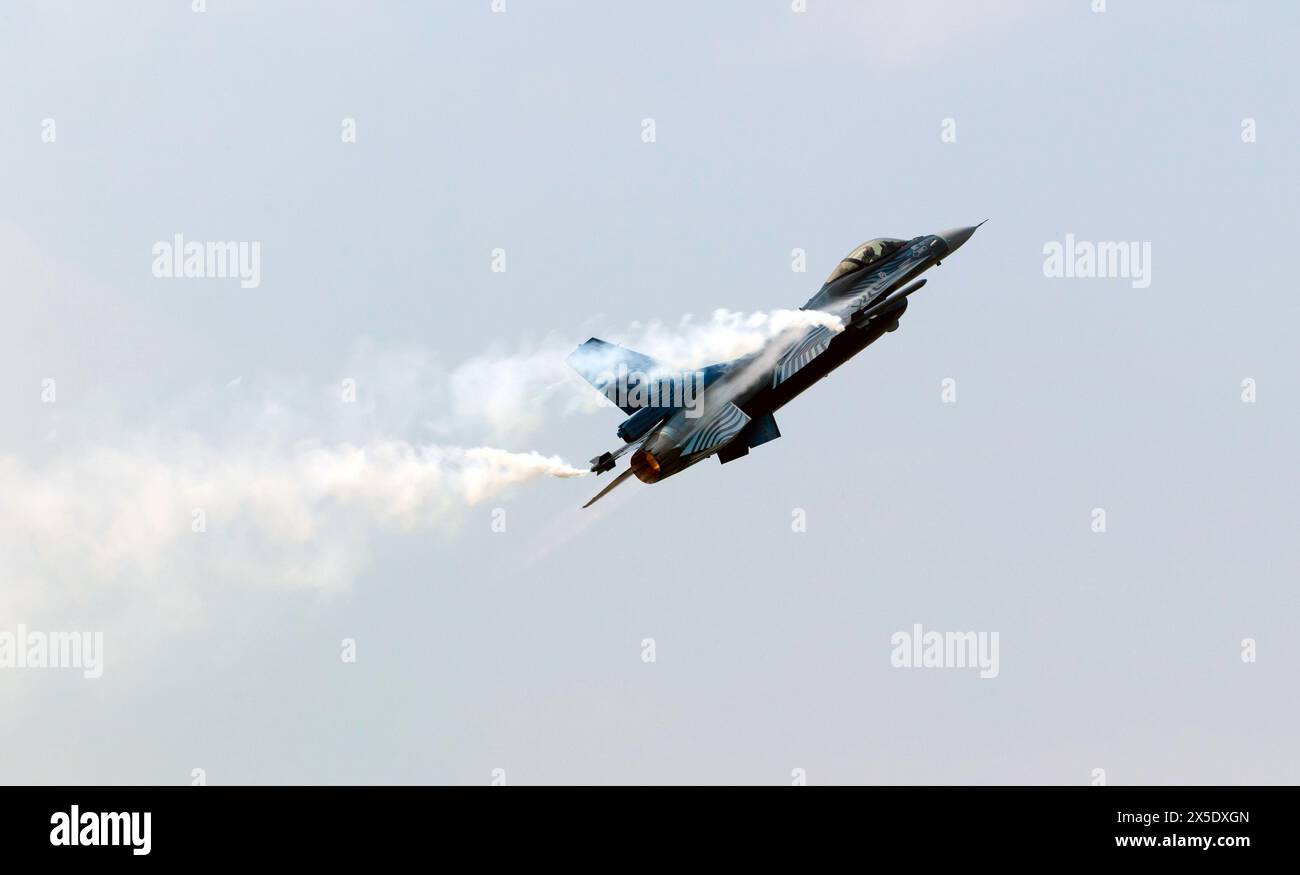 Belgian Air Component's F-16AM Fighting Falcon solo display aircraft ...