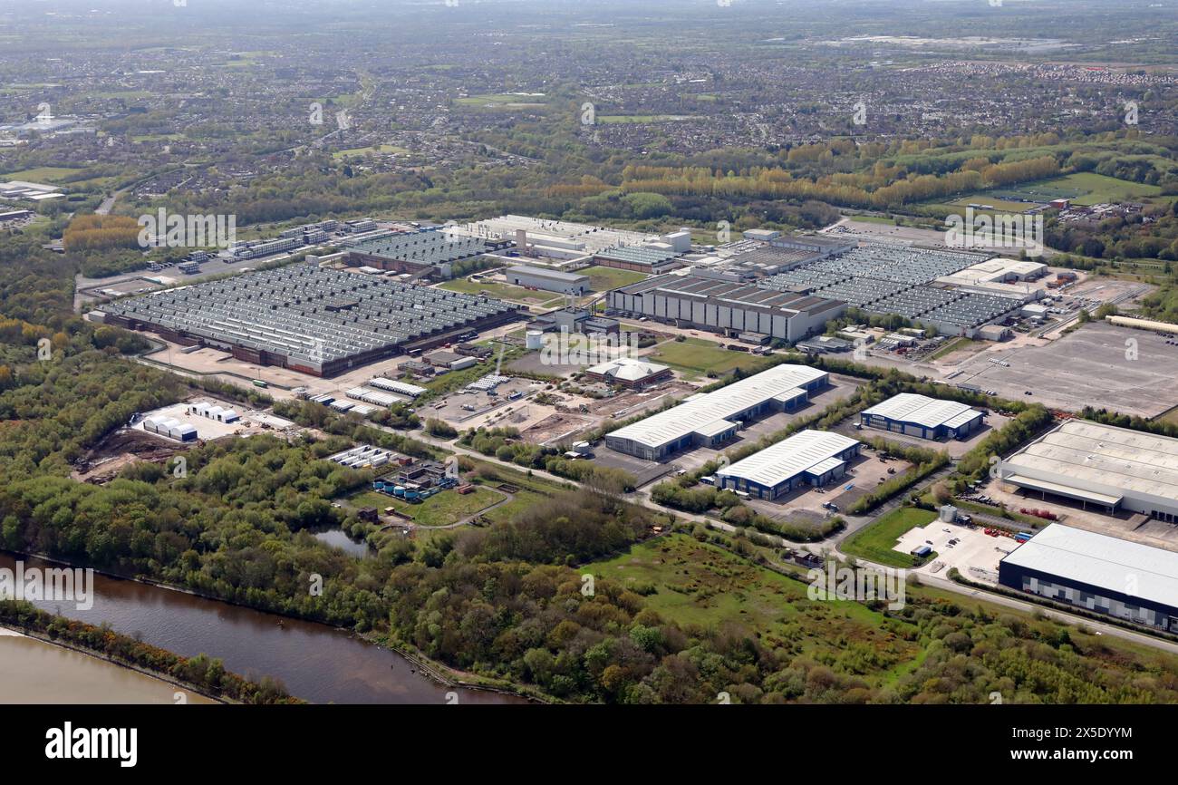 aerial view of the Vauxhall Ellesmere Port motor vehicle assembly plant ...