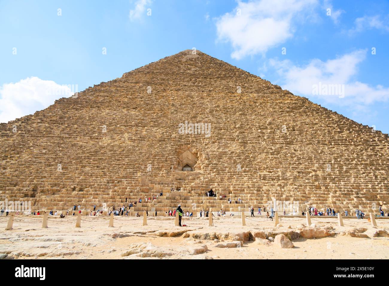 Tourists at the base of the Great Pyramid of Khufu, of Giza, Cairo ...