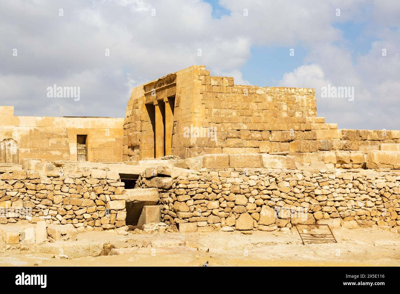 Giza necropolis temple hi-res stock photography and images - Alamy