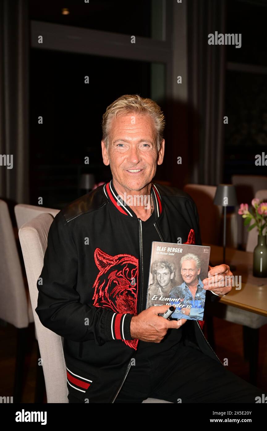 Olaf Berger mit seiner aktuellen Autobiografie „Es kommt so oder so ...