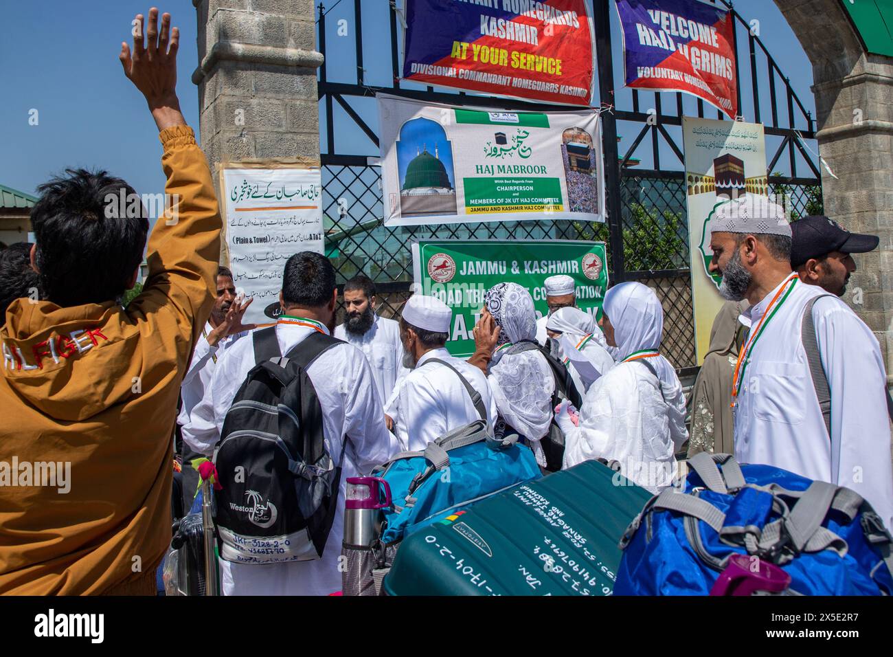 Srinagar, India. 09th May, 2024. Muslim pilgrims leave for the annual ...