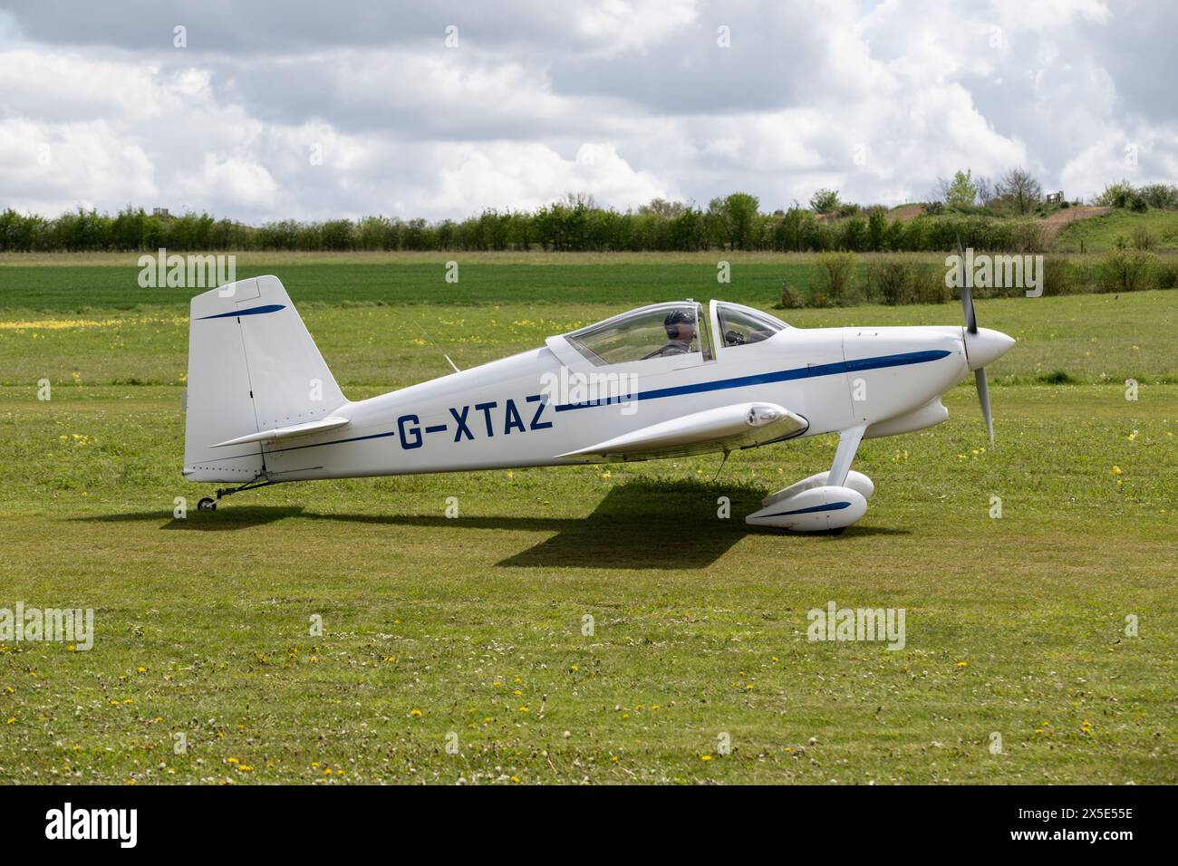 Vans RV-7 taildragger kitplane arrives at Popham airfield in Hampshire ...
