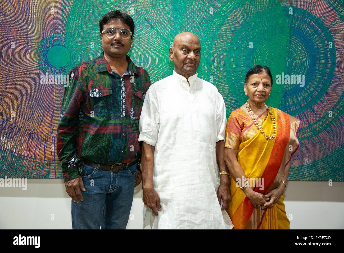 NEW DELHI, INDIA - MAY 4: (L-R) Ghanshyam Gupta, Kuchipudi dancing ...