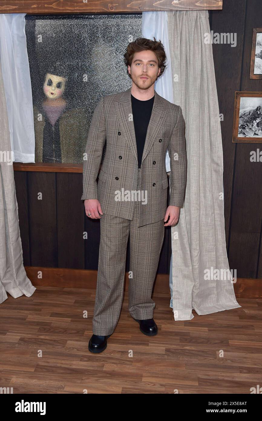 Froy Gutierrez bei der Weltpremiere des Kinofilms The Strangers ...