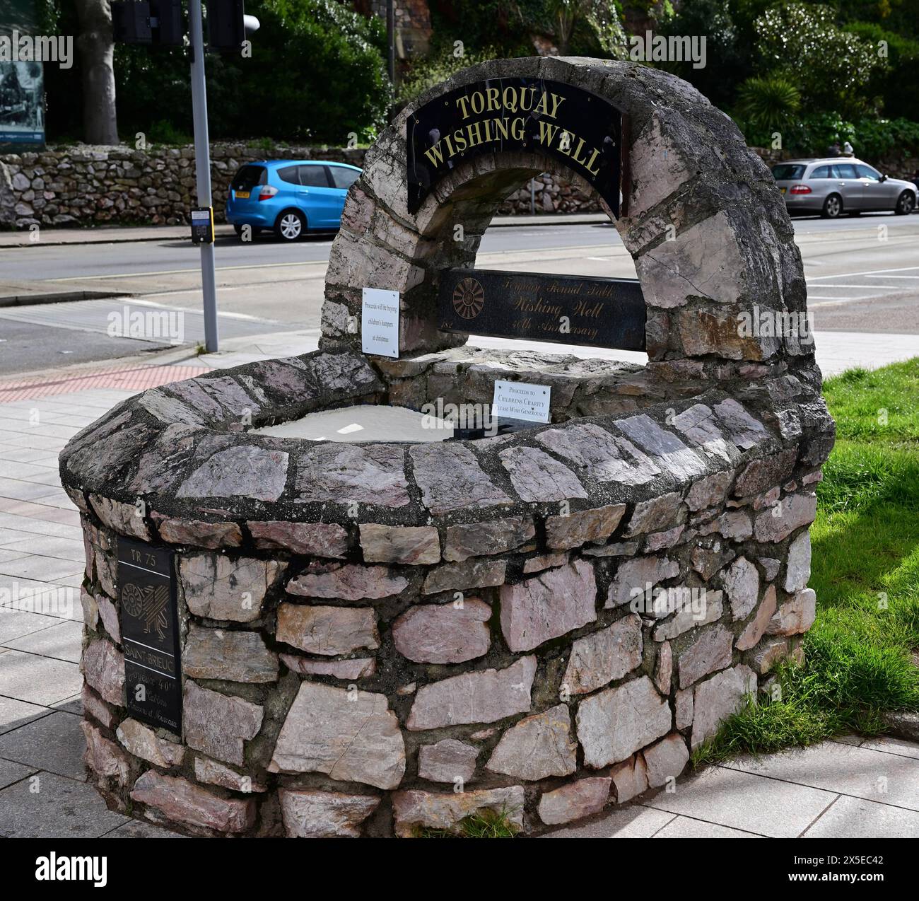 Wishing well on the seafront at Torquay, South Devon Stock Photo - Alamy