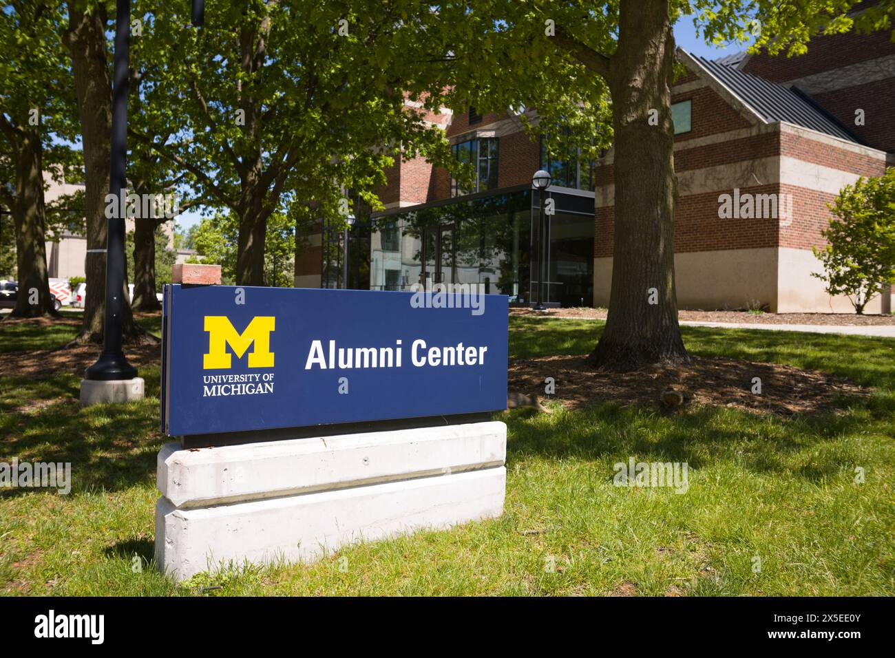 An alumni of the university hi-res stock photography and images - Alamy