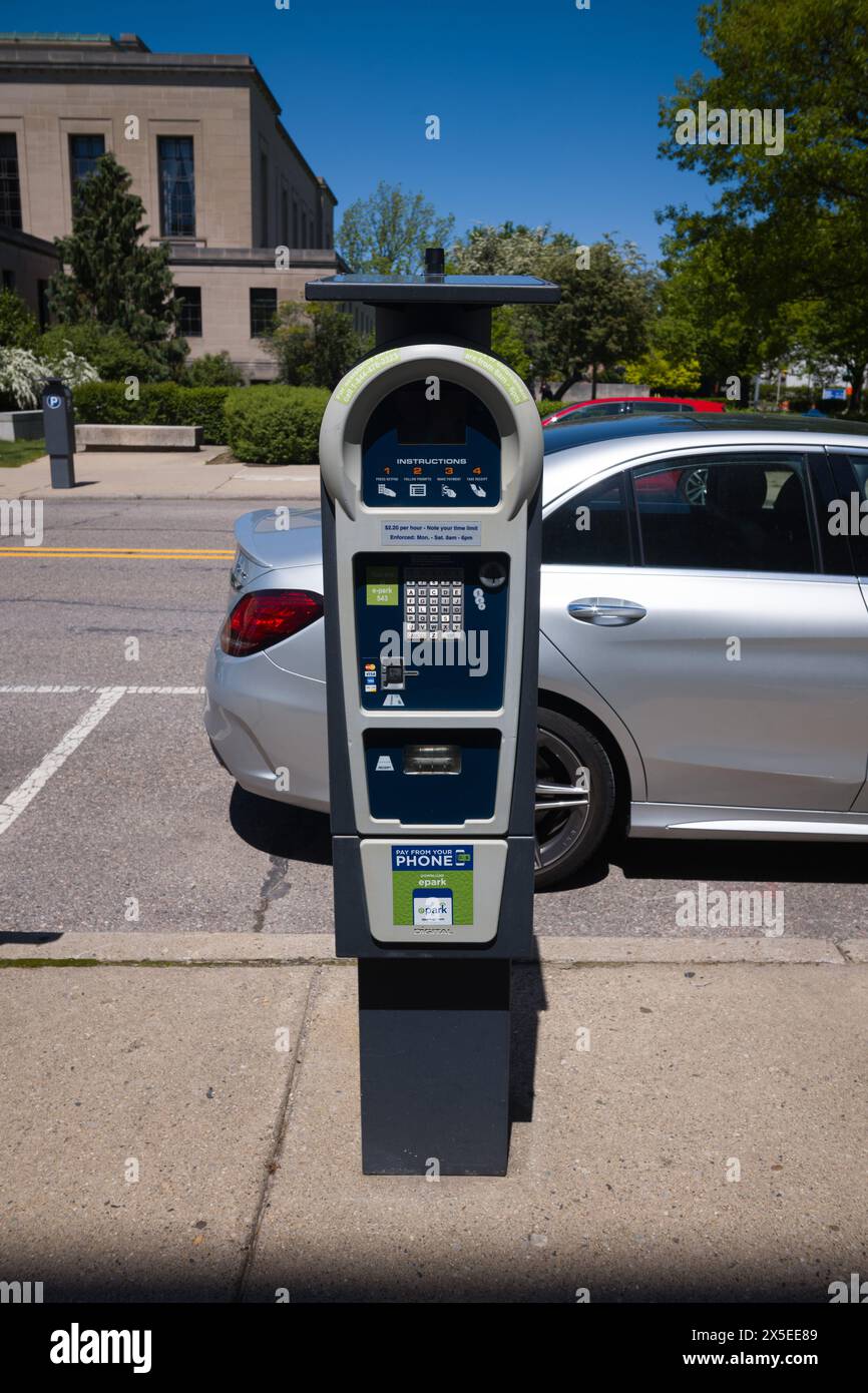 e-park digital parking meter in Downtown Ann Arbor Michigan USA Stock ...