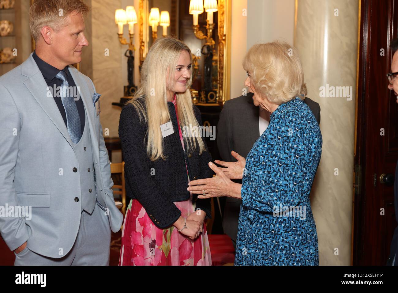 Queen Camilla speaks to Esme Higgs and ventaniarian Dr Scott Miller as ...