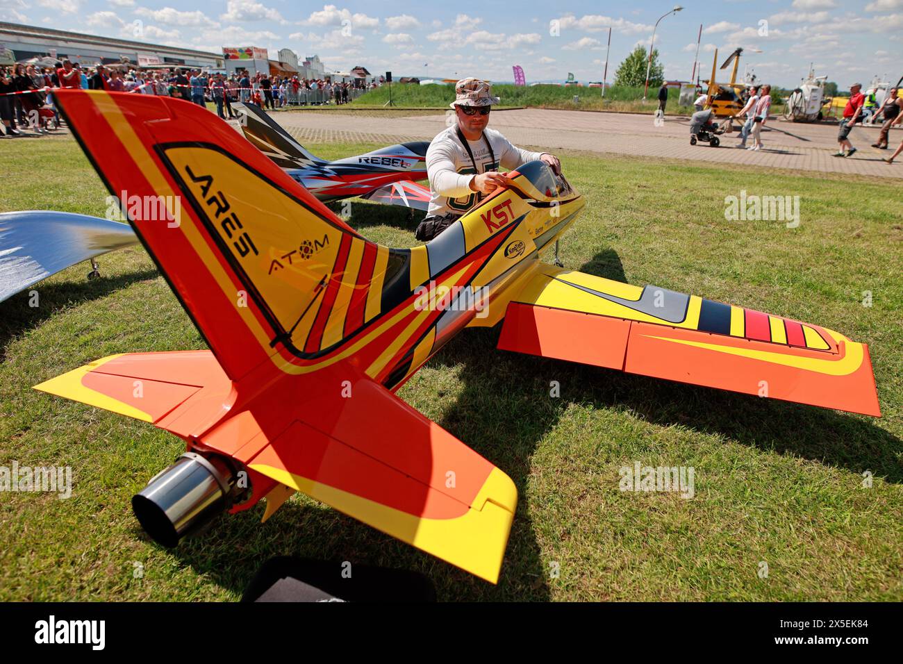 Ballenstedt, Germany. 09th May, 2024. Model airplane pilots bring their ...