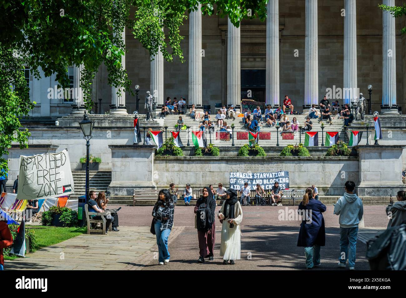 London, UK. 9th May, 2024. Student lif largely goes on in the sunny ...