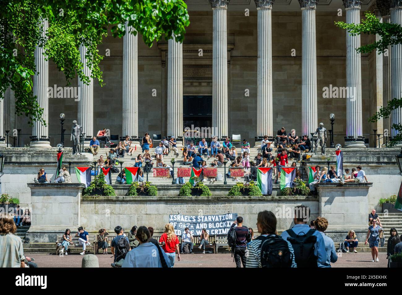 London, UK. 9th May, 2024. Student lif largely goes on in the sunny ...