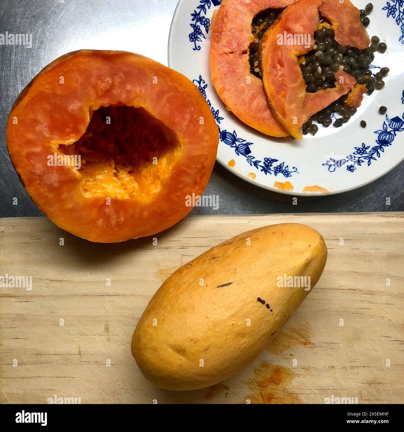 Papaya preparation hi-res stock photography and images - Alamy