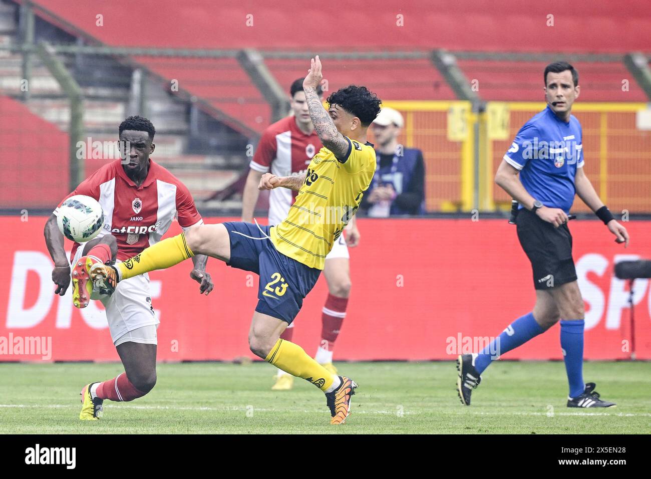 Brussels, Belgium. 09th May, 2024. Antwerp's Mandela Keita and Union's ...