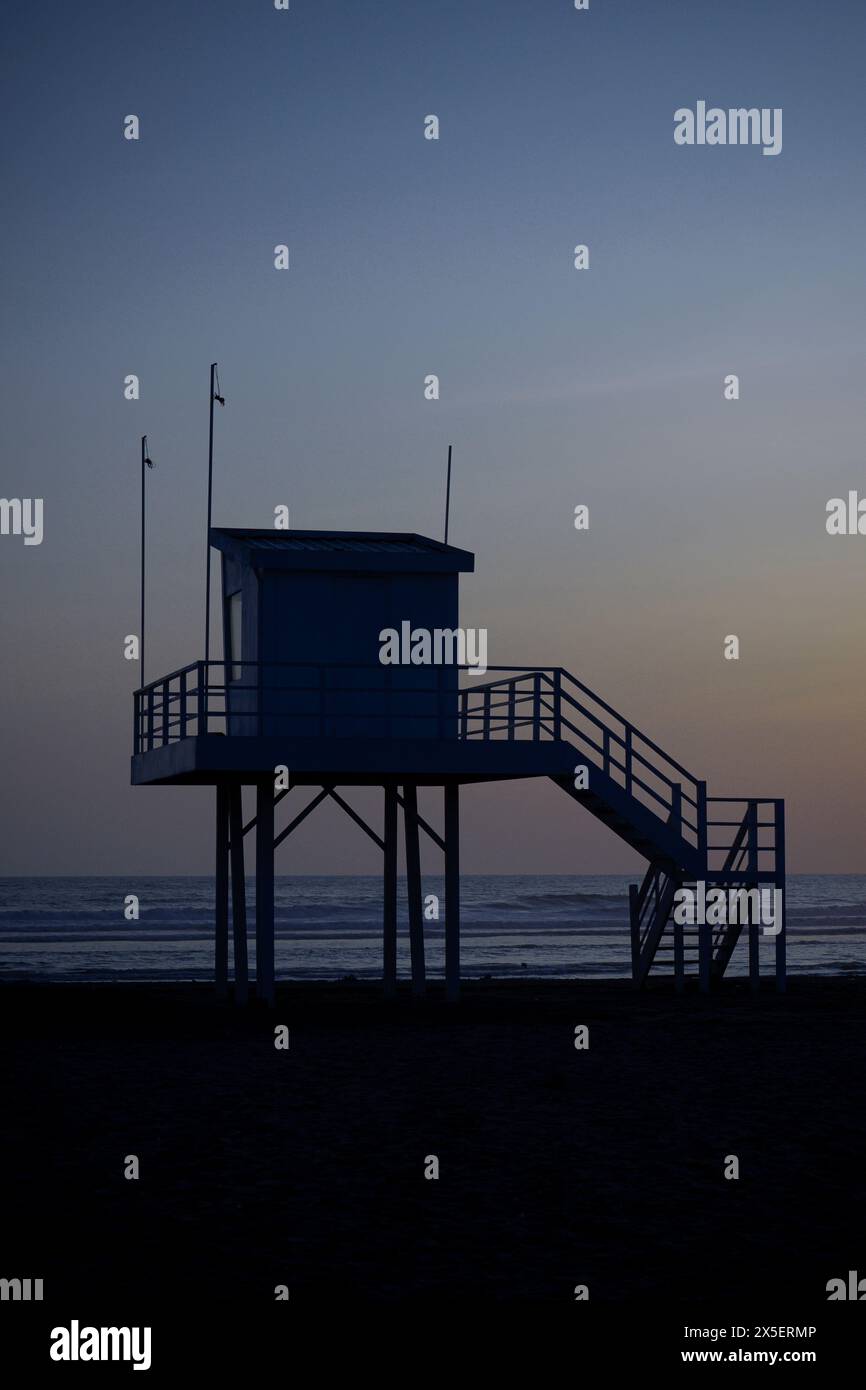 Blue Hour - Ocean sunset beach Stock Photo - Alamy
